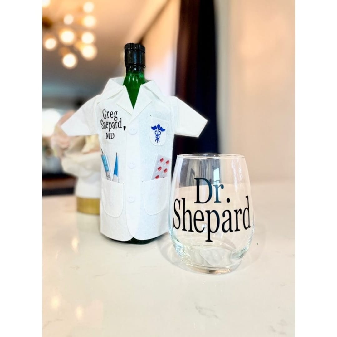 Dr. Gift, MD Wine Glass & Personalized Bag, Congratulations Doctor Gift ...