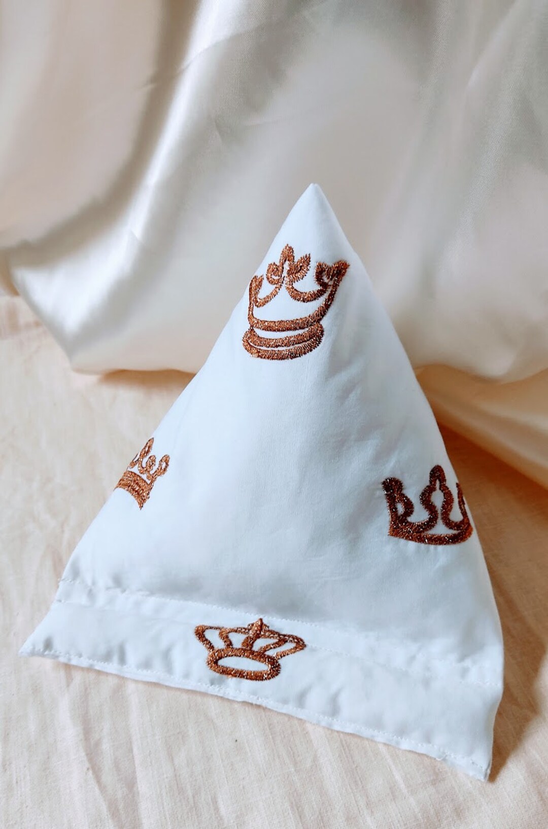 Reading Pillow / Bookend / Pyramid Pillow / Mobile Phone Cushion ...