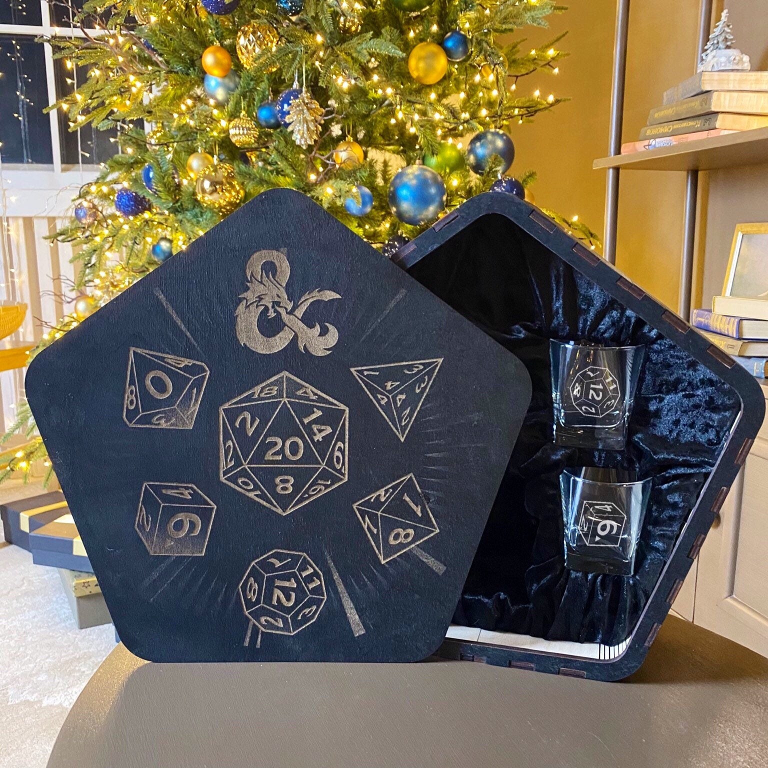 Dnd Christmas Whiskey Decanter Set Dungeons and Dragons | Etsy Canada