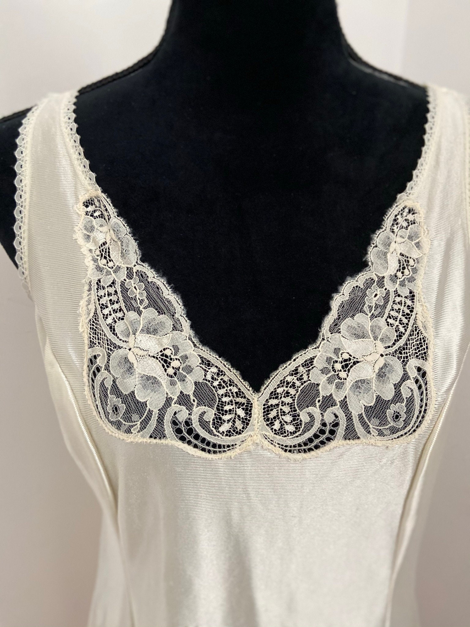 Vintage Français Lingerie des années 1980 par 'LILION' Shimmering Ivory ...