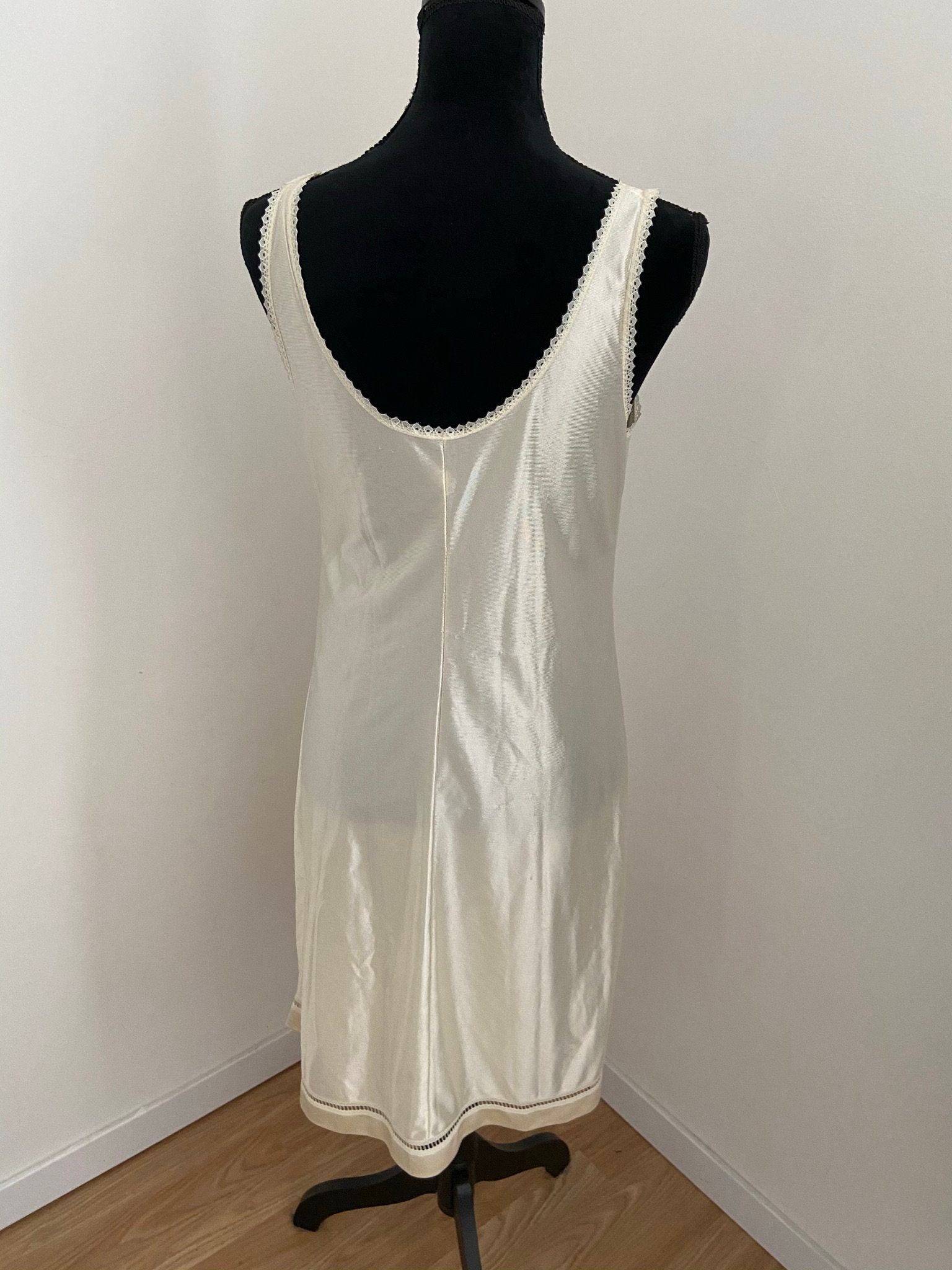 Vintage Français Lingerie des années 1980 par 'LILION' Shimmering Ivory ...