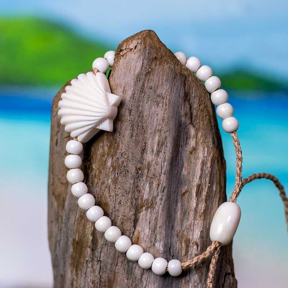 Shell bracelets and pendants store
