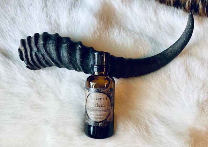 Spirit Summoning Oil - Seance - Witchcraft - Conjure - Ritual - Altar ...