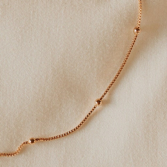 Gold filled satellite chain store