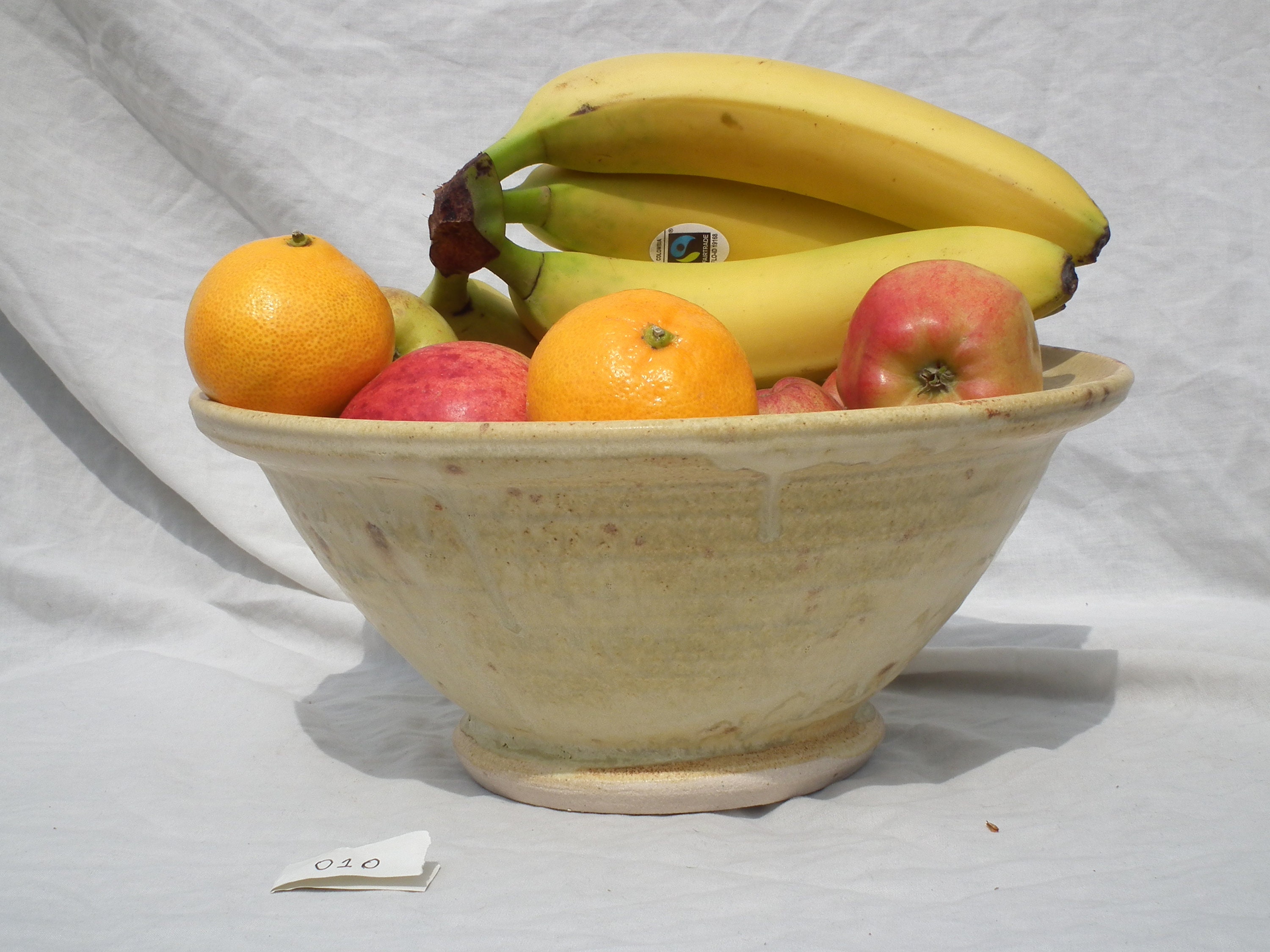 Stoneware Fruit Bowl With Metallic Speckle - Etsy UK