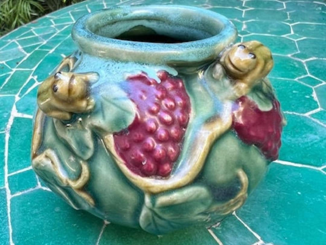 Vintage Majolica Little Frog and Grapes Pot - Etsy