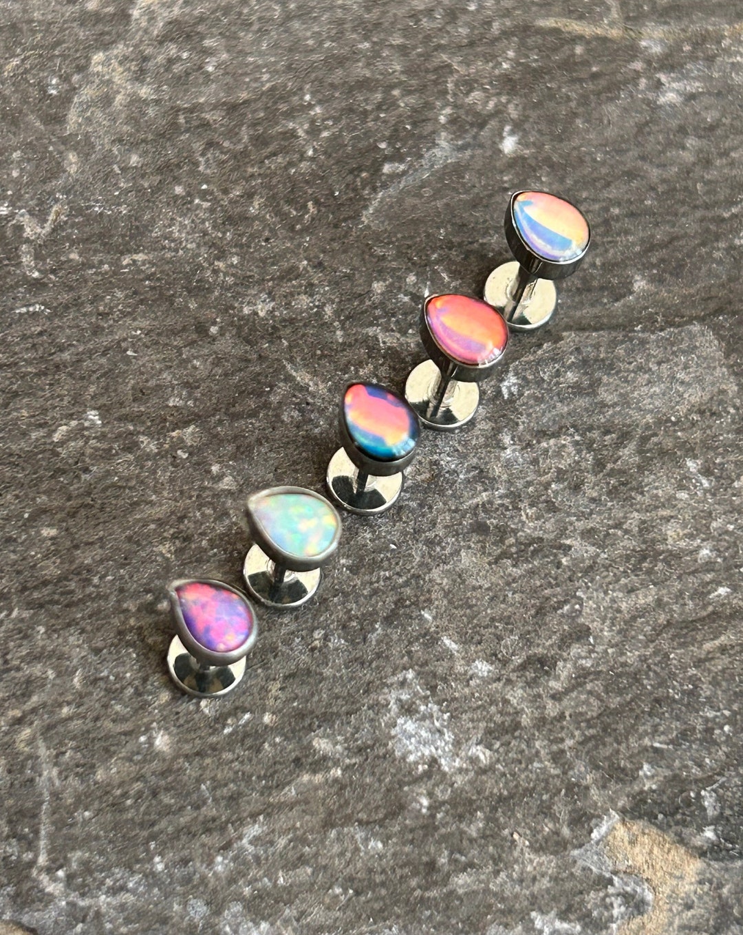 Teardrop Flash Film Stud: Grade 23 Titanium Internally Threaded Labret ...