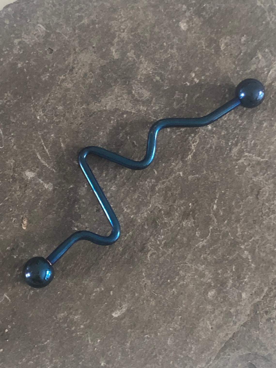 14g Scaffold Industrial Piercing Bar Colour Funky Wavy Heartbeat Design ...