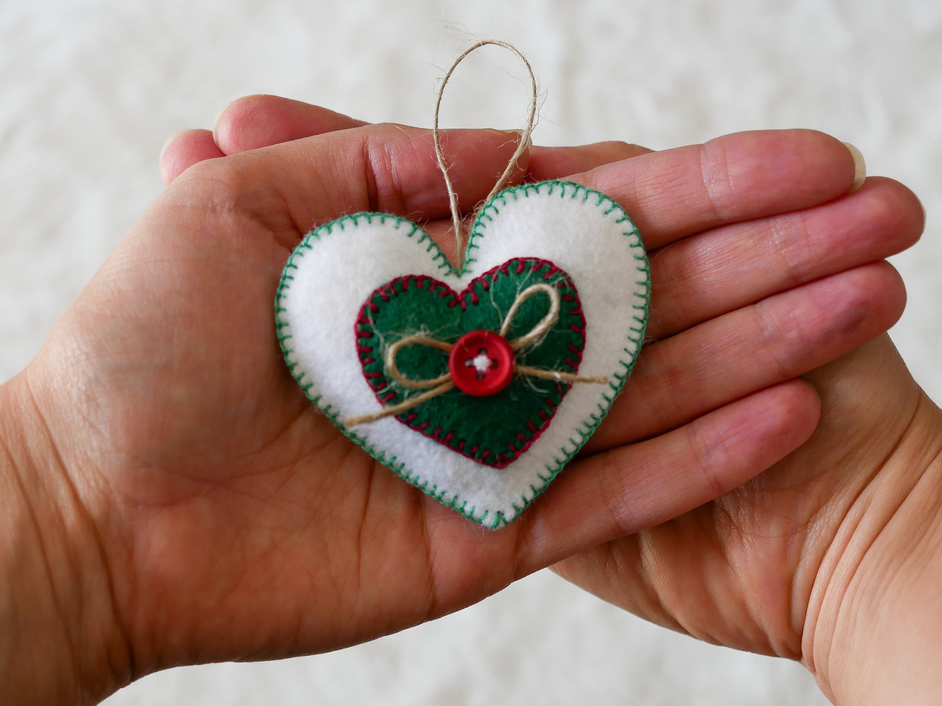 Christmas Felt Heart Ornament Pattern & Tutorial - Quick and Easy ...