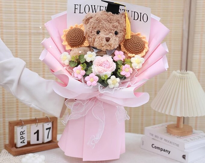 GRADUATION BEAR Gift BOUQUET Graduate Hat Teddy Bear Forever Roses ...