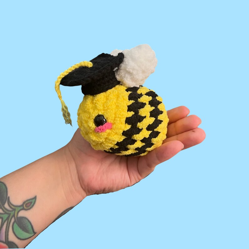 Crochet Graduation Bee - Etsy