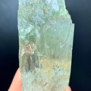 Natural Green Colour Mountain Shape Fluorescent Transparent Kunzite ...