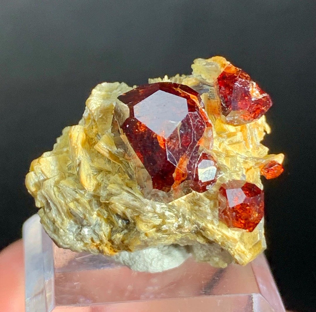 Natural Red Colour Garnet With Muscovite Specimen From Skardu Mine, Raw ...