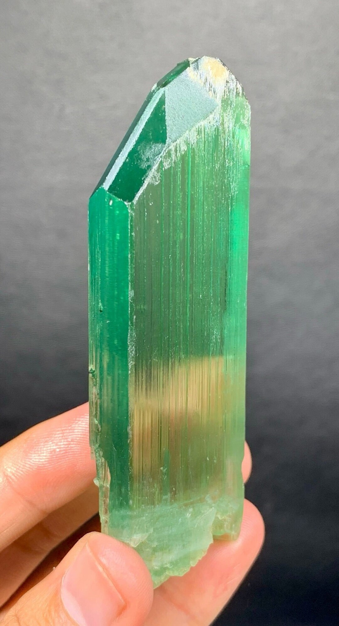 Stunning Green Colour Fluorescent V Shape Transparent Hiddenite Kunzite ...