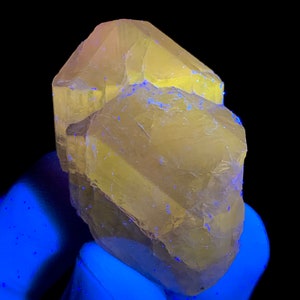 Stunning Purple Colour Rare Fluorescent Transparent Twins Scapolite ...