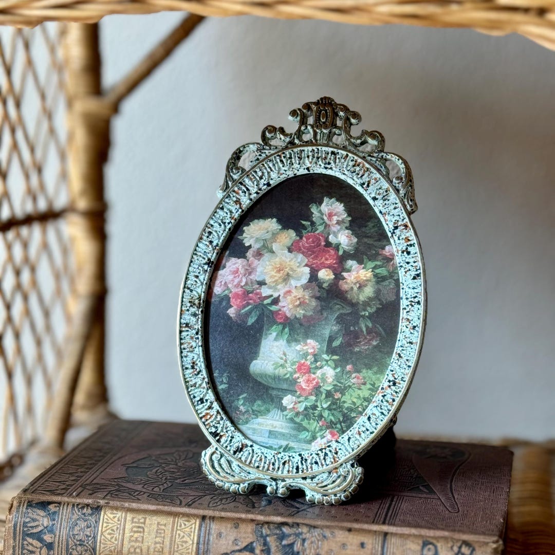 Vintage Shabby Chic Oval Picture Frame With Floral Still Life Print ...