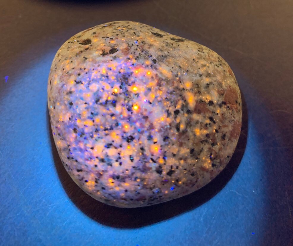 YOOPER Glow Rock UV Reactive Stone Sodalite Fluorescent Emberlite 1 5/8 ...