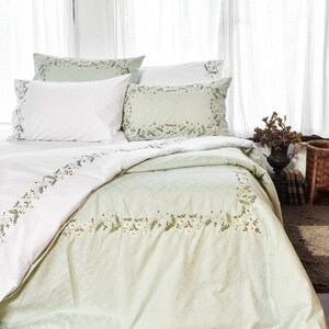 MYEI Daisy Vines Embroidered Bedding Set - Etsy