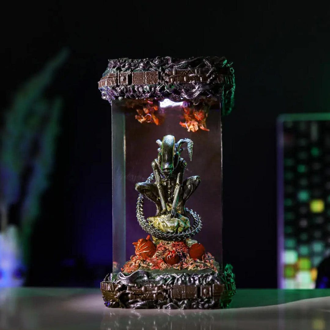 Sci-fi Resin Lamp, Xenomorph on Giger Base (LED Night Light, USB ...