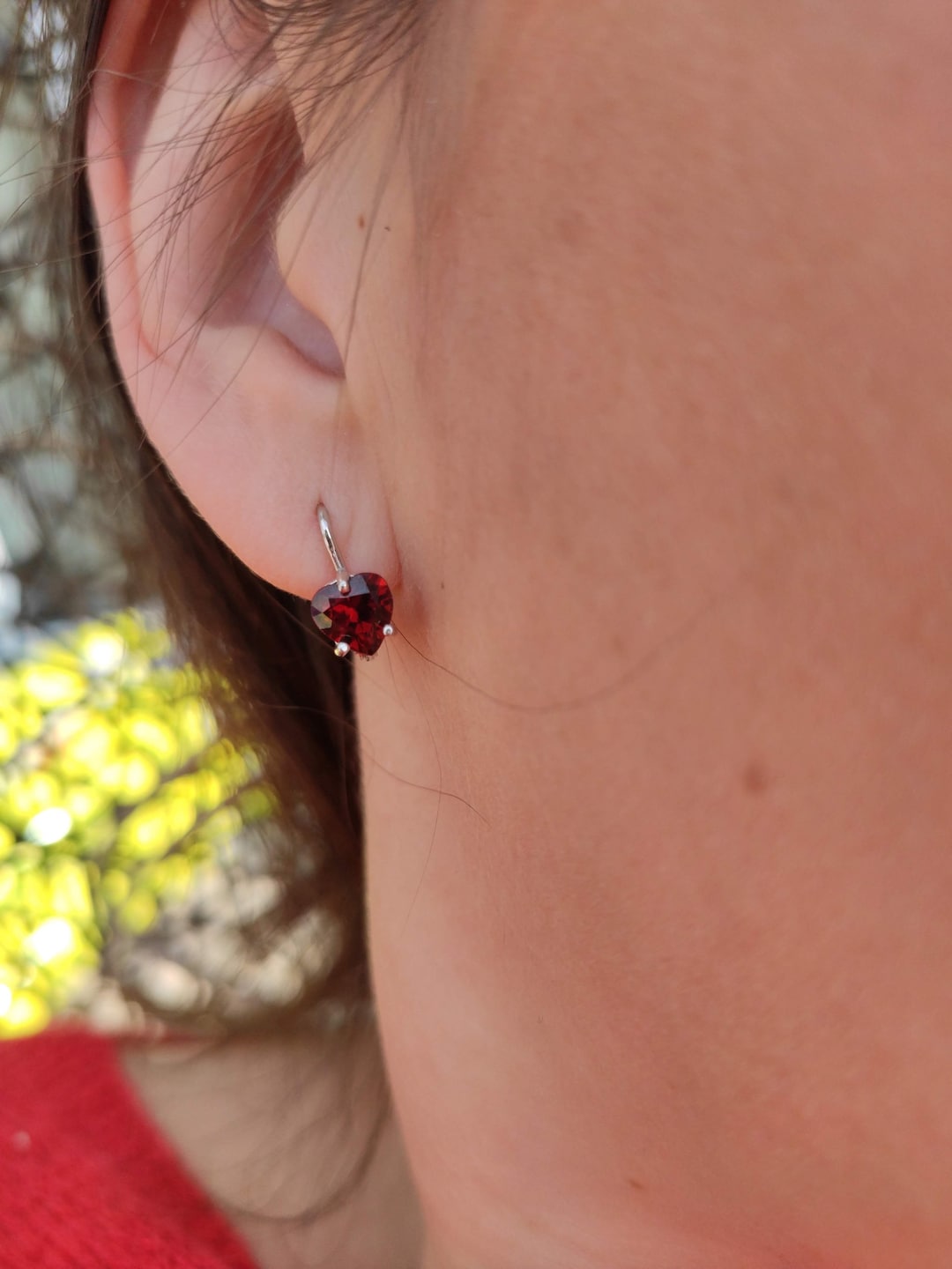 Pendientes de plata en forma de corazón con granate diminuto natural ...