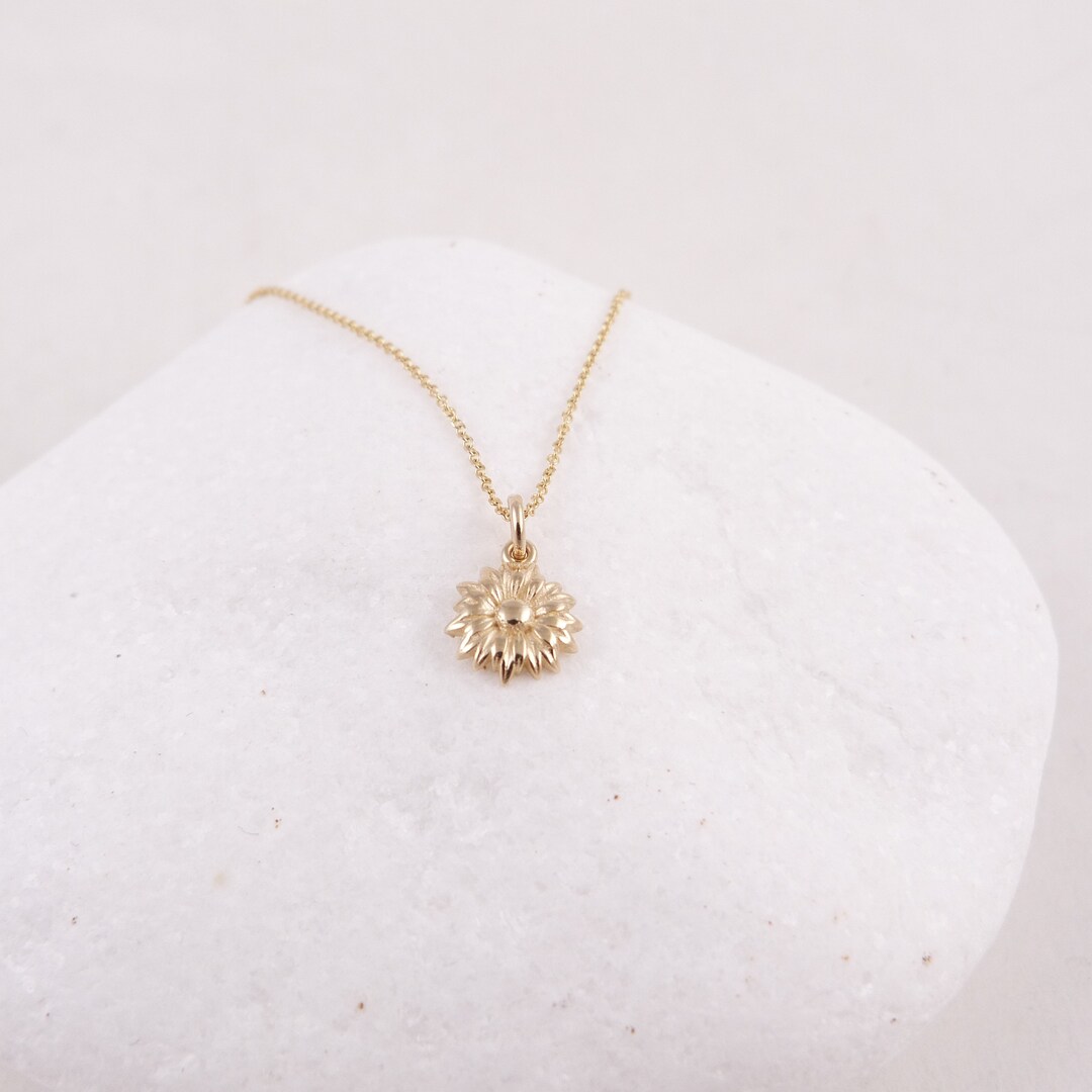 Solid Gold Daisy Necklace, Floral Design, Gold Flower Charm, Daisy ...