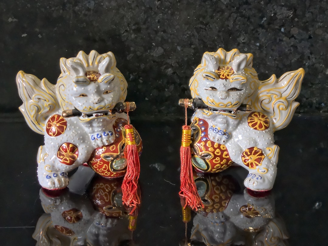Set of Two Kutani Foo Dogs Chi Chi Guardian Lions. Gilt Moriage With ...