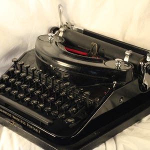 Underwood Noiseless Vintage 1933 Working Manual Portable Typewriter ...