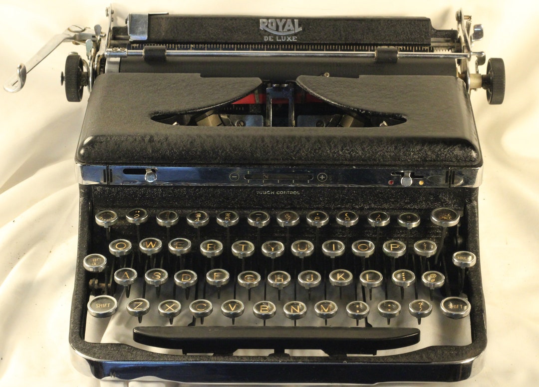Royal De Luxe Vintage 1937 Working Manual Portable Typewriter Black ...