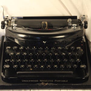 Underwood Noiseless Vintage 1933 Working Manual Portable Typewriter ...
