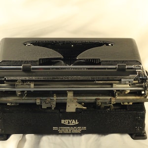 Royal De Luxe Vintage 1937 Working Manual Portable Typewriter Black ...