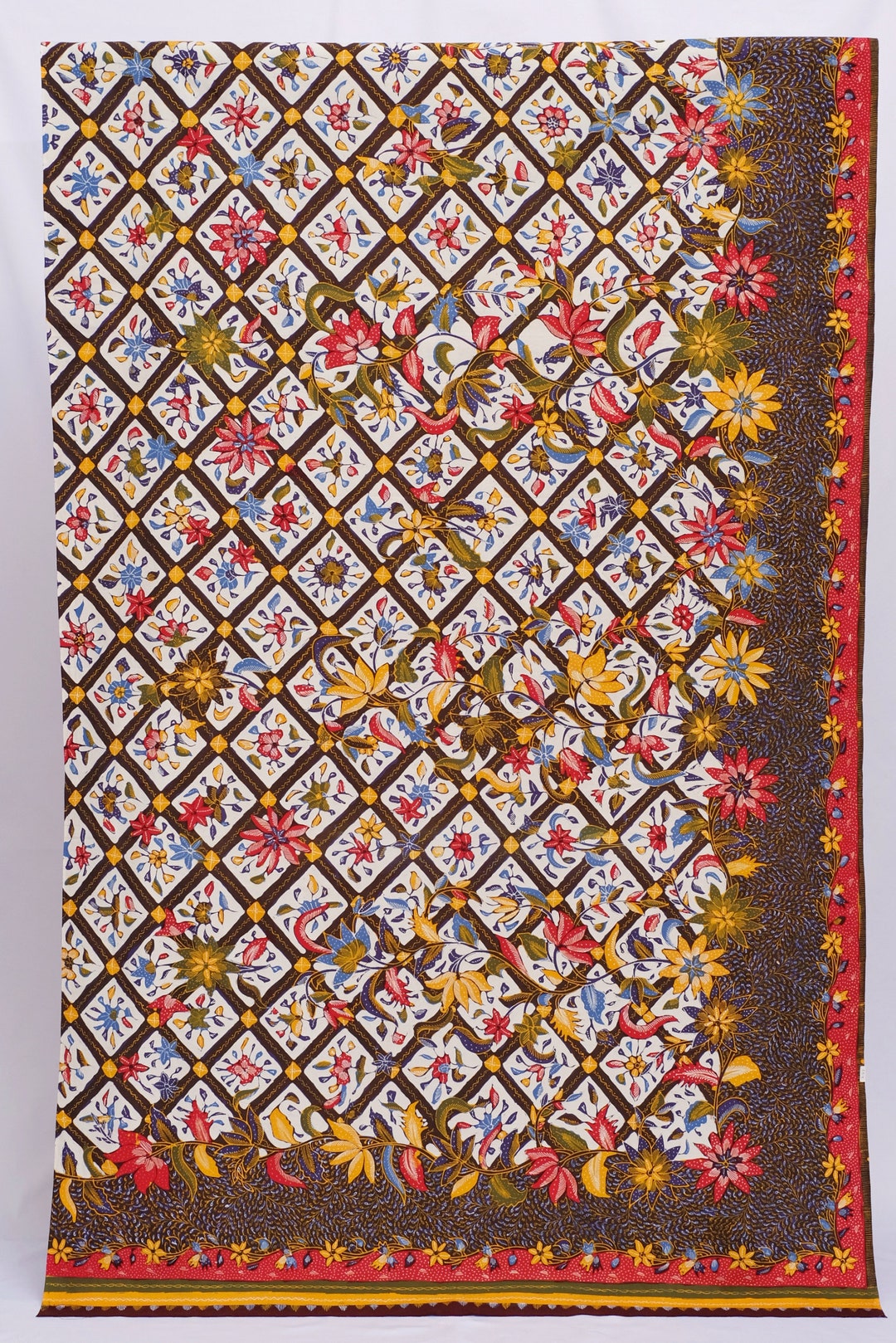 Batik Indonesia, Kotak "hokokai" (japanese Influence) With Flora ...