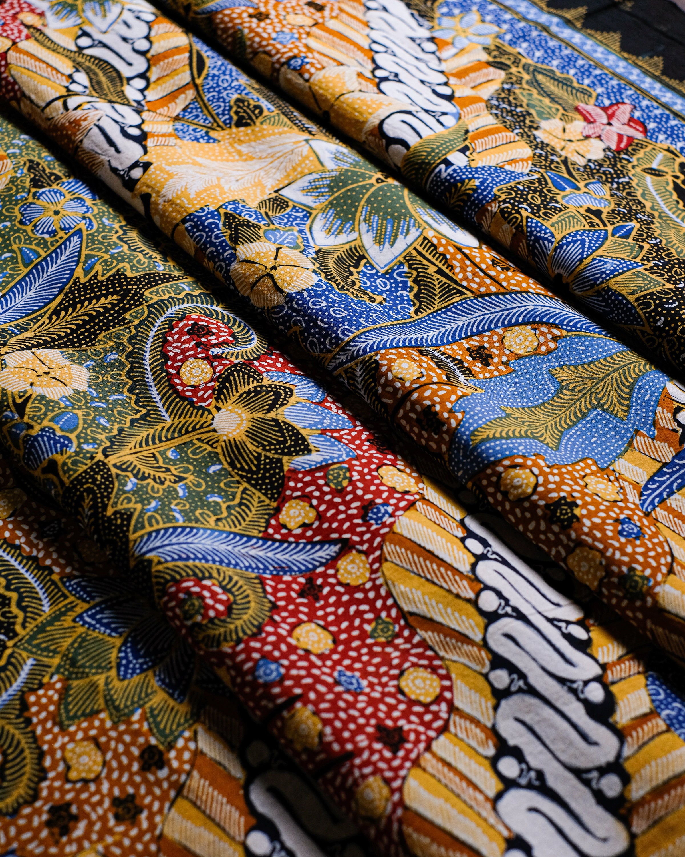 Batik Indonesia, Vibrant "parang/hokokai" Contemporary Motif, Premium ...