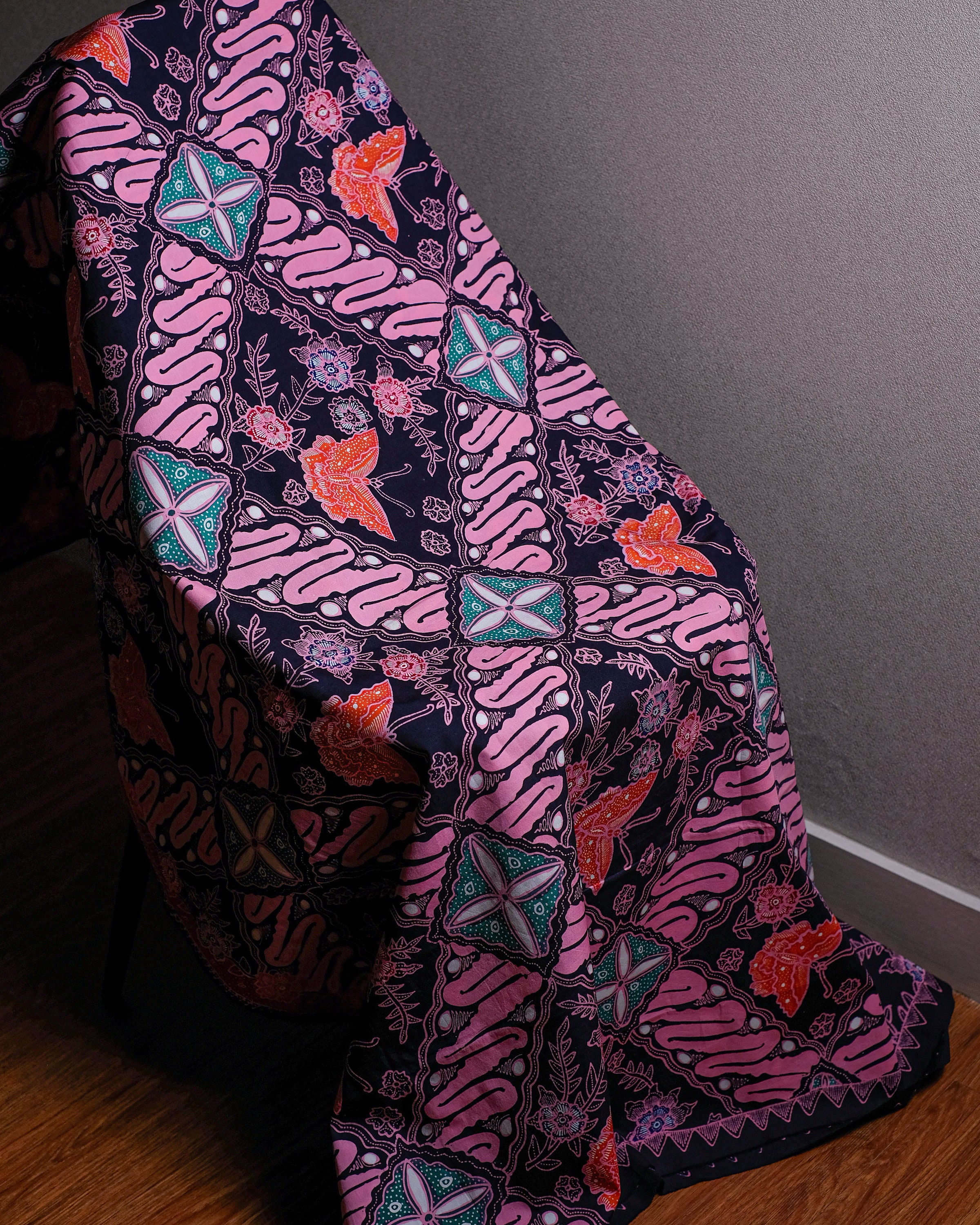 Batik Indonesia, "parang Bunga" Motif in Pink and Purple From ...