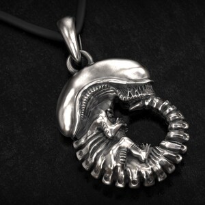 H.R. Giger Inspired , Alien Embryo Pendant, Chestburster, Prometheus ...