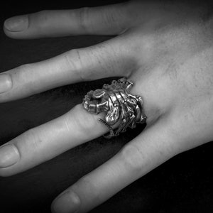 H.R. Giger Inspired , Alien Facehugger Ring, Facehugger, Chestburster ...