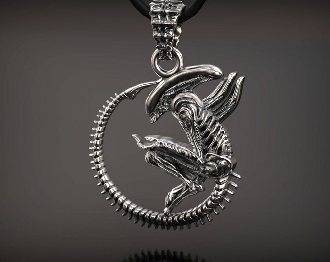 Xenomorph Alien Necklace Keyring - Etsy UK