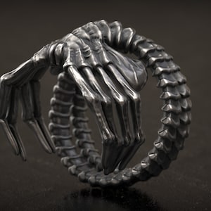 H.R. Giger Inspired , Alien Facehugger Ring, Facehugger, Chestburster ...
