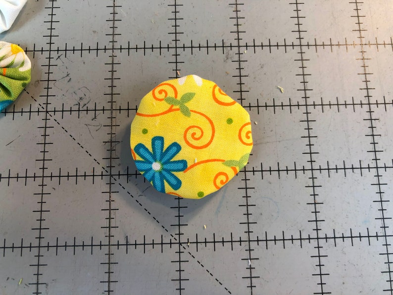 How to Make Fabric Yo-yos With the Clover Yo-yo Maker Tutorial - PDF ...