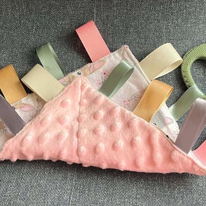 DIY Crinkle Tag Toy Pattern PDF – Baby Sensory Toy Sewing Tutorial ...