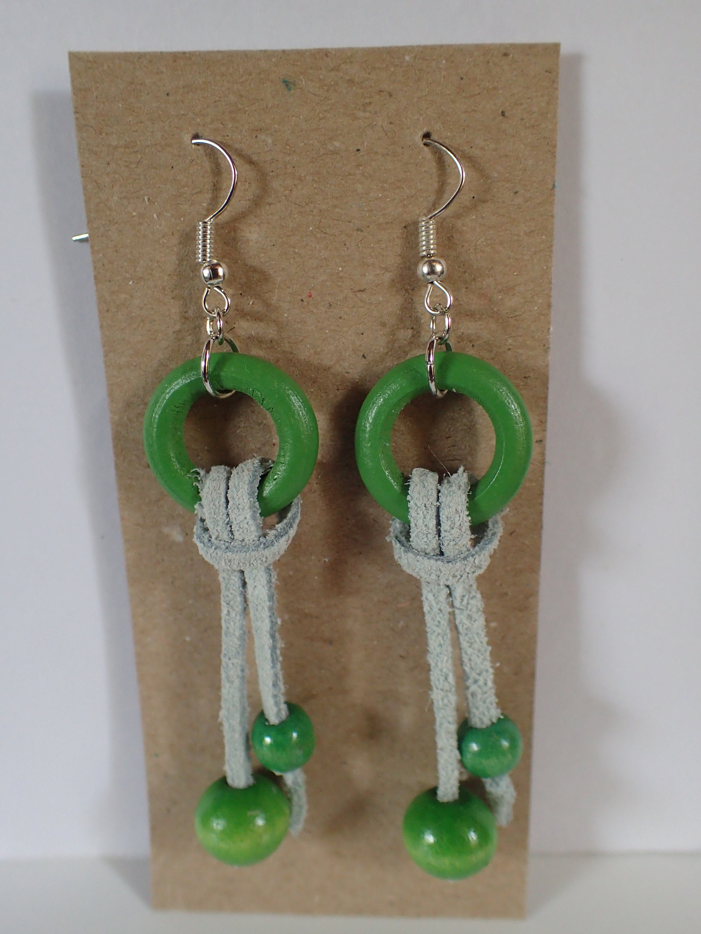 Green dangling beads earrings - Etsy.de