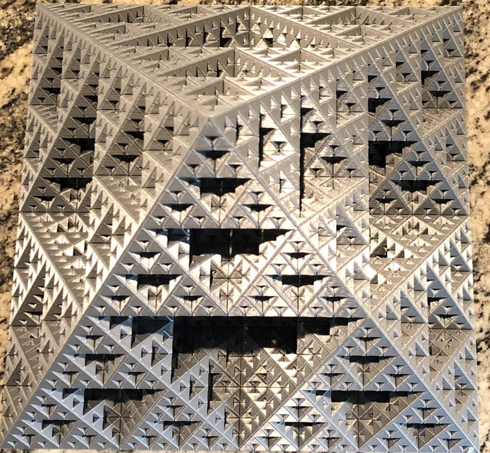 du triangle de Sierpinski imprimé en 3D Pyramide fractale - Etsy France