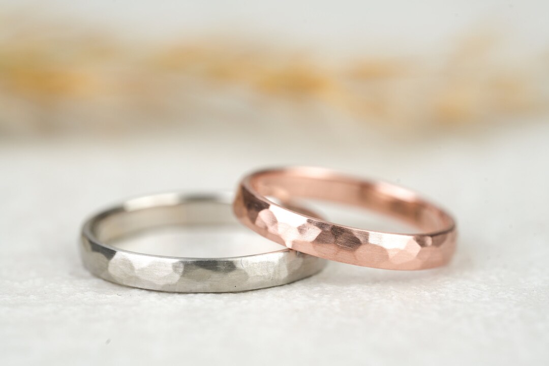 Eheringe "Sophia" Rotgold Weißgold gehämmert | Bicolor Goldringe ...