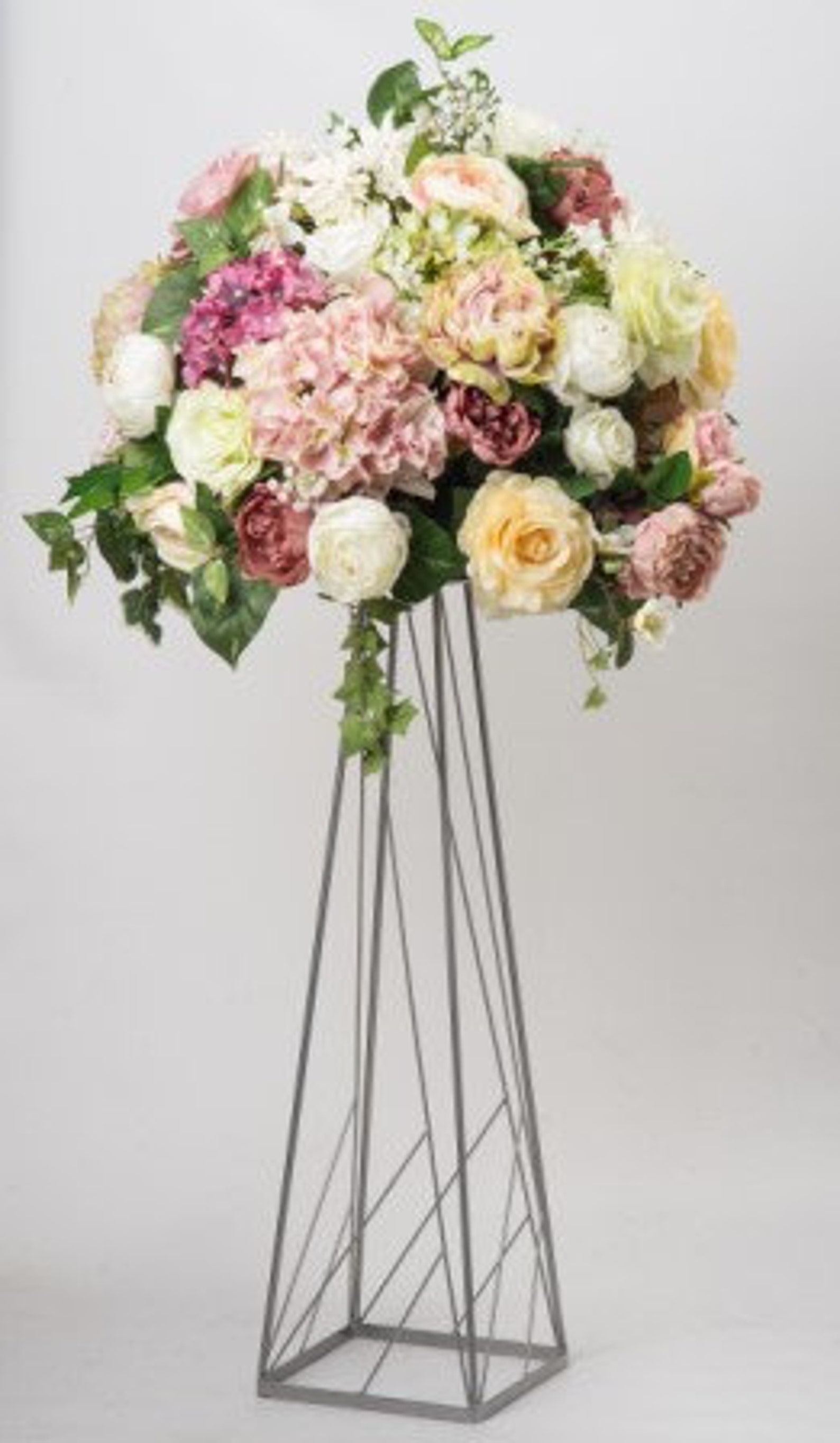 80cm or 60cm Gold Trapezoid Flower Stand in Silver or Gold - Etsy UK