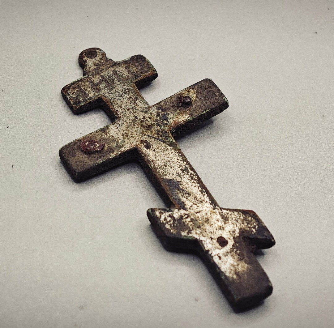 Grande cruz medieval pregada. Joias medievais. Pingente medieval ...