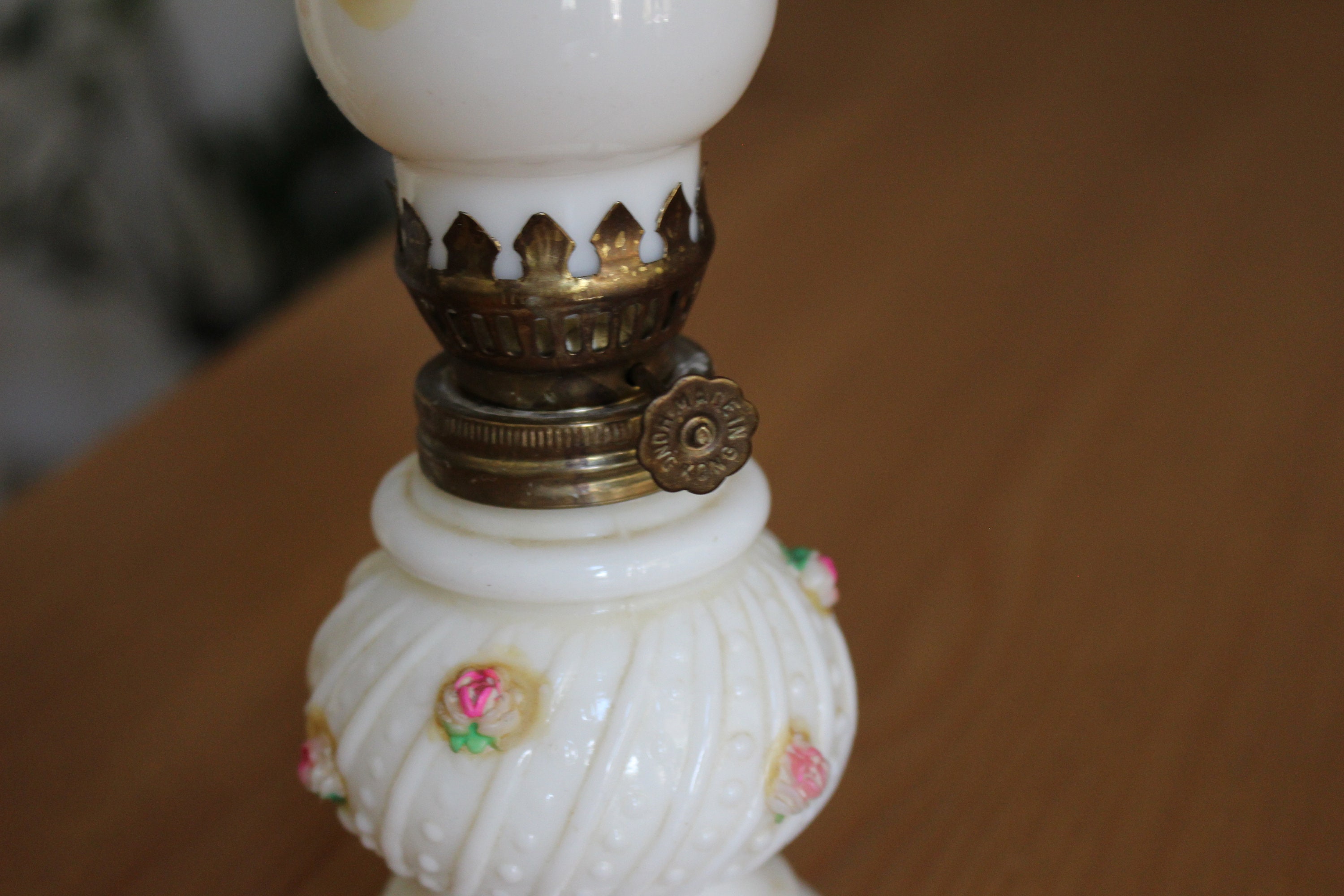 Vintage Milk Glass Oil Lamp W/pink Roses works - Etsy