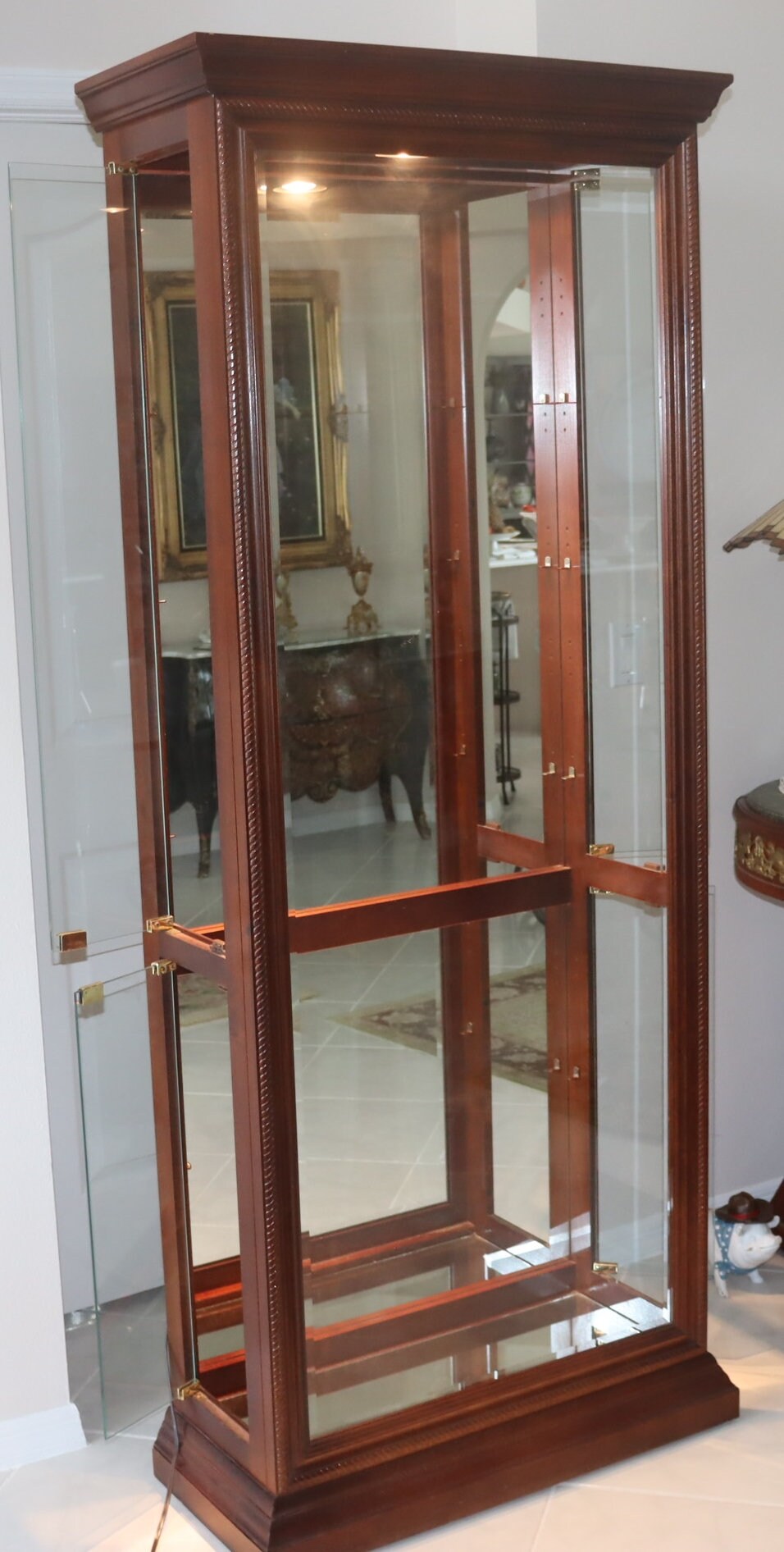 Pulaski Lighted Curio Cabinet / Display Vitrine - Etsy