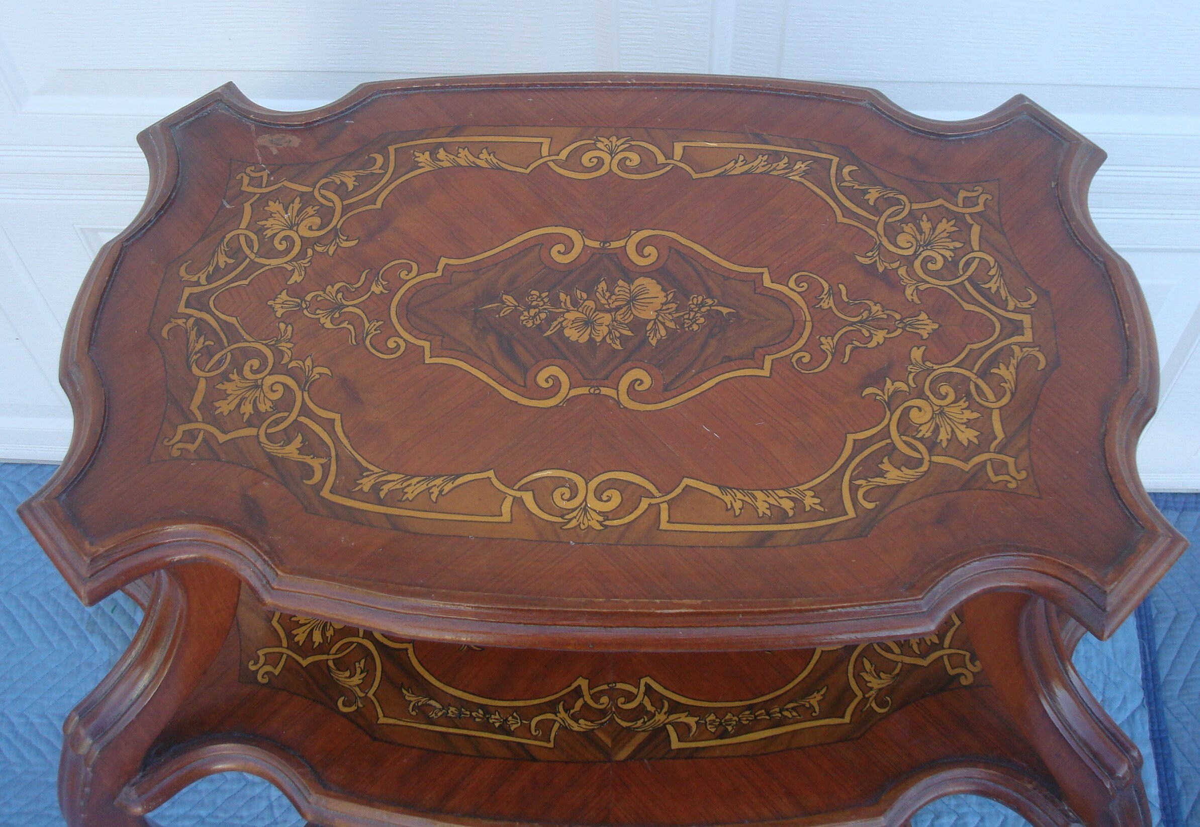 French Inlaid Marquetry three tier E'Tagere table - Etsy.de
