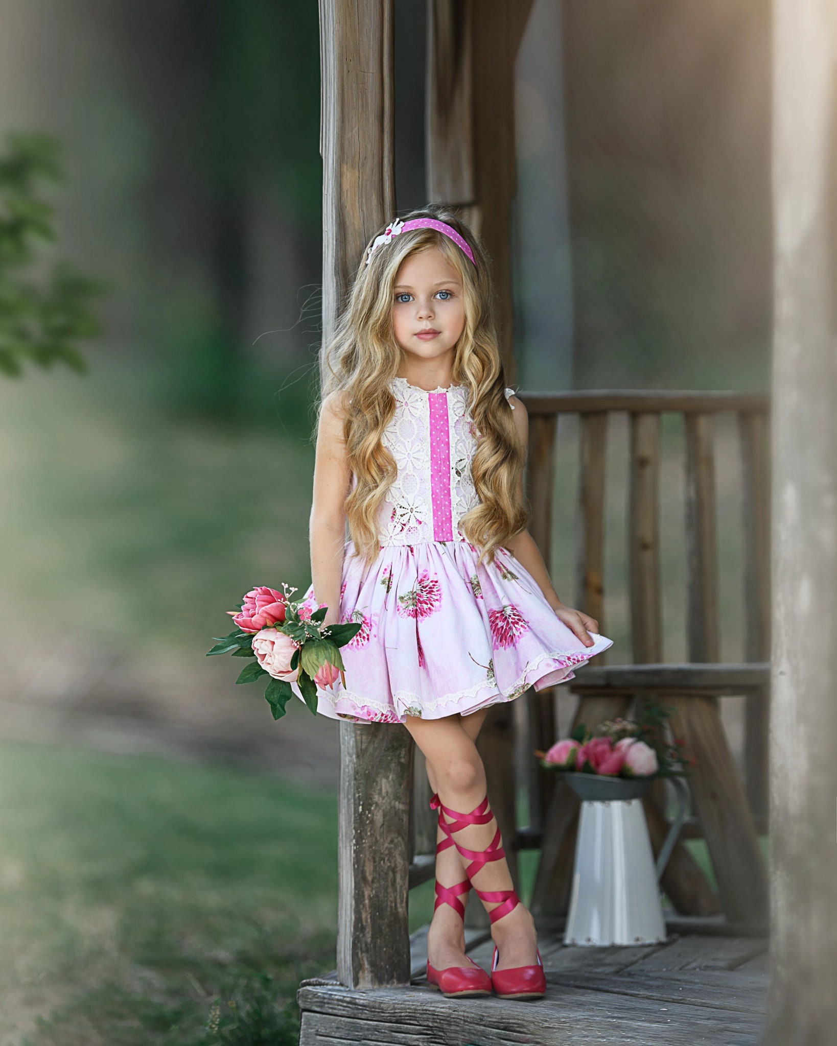 Product Photography With Models: 5 Retouched Images - Etsy