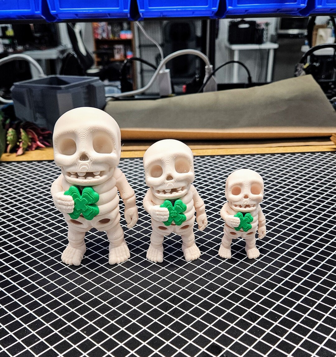 St Patricks Day Articulating Skeleton Holding 4 Leaf Clover - 3D ...