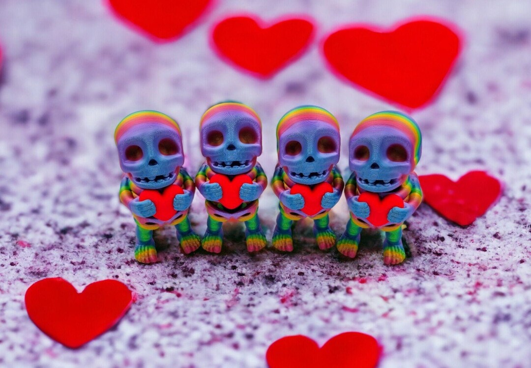 Flexi Skeleton Holding Heart - 3D Printed Fidget Toy - Valentine's Day ...